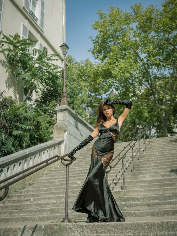 Paris Photoshoot Along the Seine: Laura Giraudi in Braxton and Butones ...
